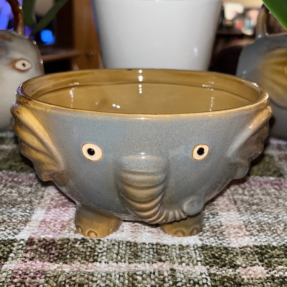 Pacifica Overseas LLC | Dining | Elephant Bowl Happy Feet Elephant 6 ...